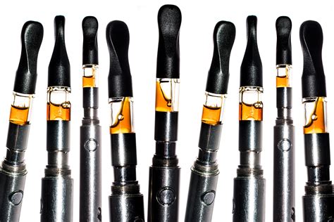 Weed Pens Thc Vape Pen Distillate Vs Live Resin Oil Cbd Rolling Stone