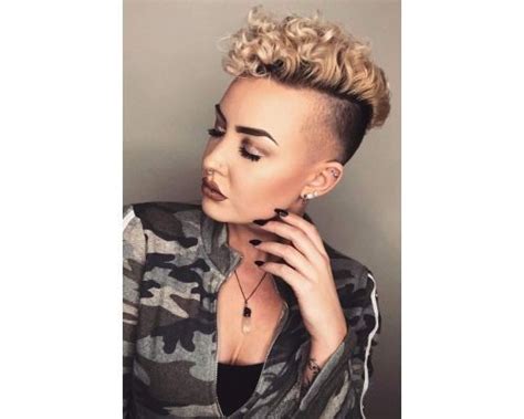 25 Gorgeous Haircuts For Dry Frizzy Hair Fabbon