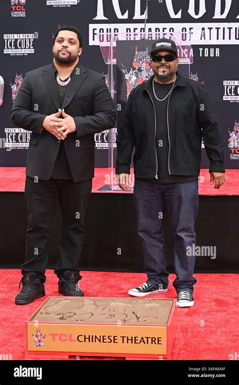 O Shea Jackson Jr Mit Vater Ice Cube Bei Ice Cubes Hand And Footprints