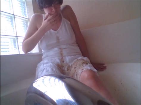 2022d Women Vomiting 538