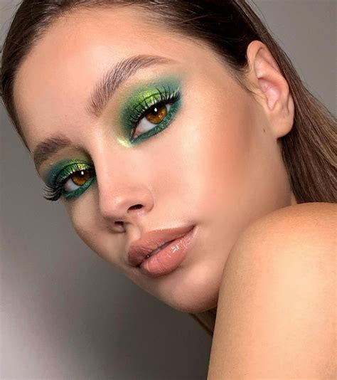 13 Green Eyeshadow Looks And How To Wear Them Degrees Of Vanity