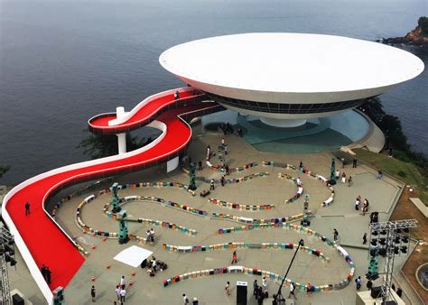 Es Devlin Creates Louis Vuitton Cruise Catwalk In Brazil
