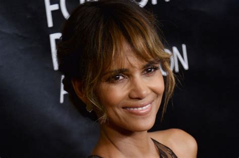 Halle Berry Joins Instagram With Au Naturel Selfie