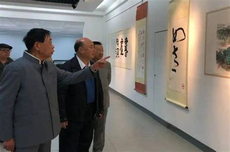 扬州市文联主席参观 澄怀宽襟——吕政澄张宽书画联展”展览姜师立同源