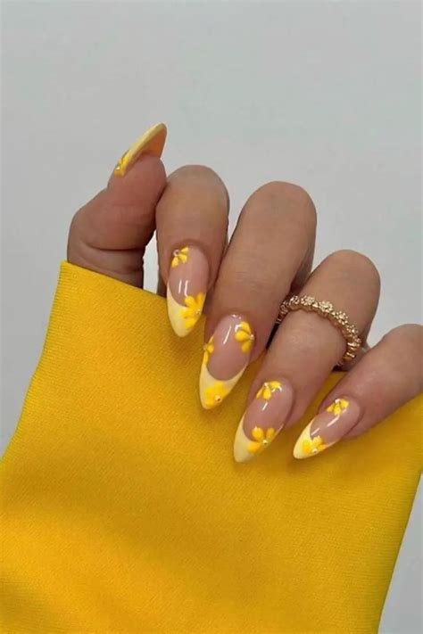 30 Trendy Almond Nail Designs For August Cute Acrylic Short Nail