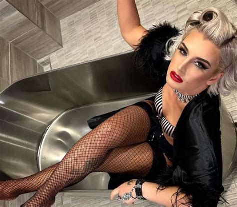 Divatights Women Of Wrestling In Tights And Pantyhose Toni Storm`s