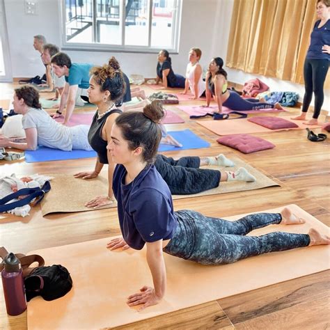 10 Easy Vinyasa Yoga Poses For Beginners At Home