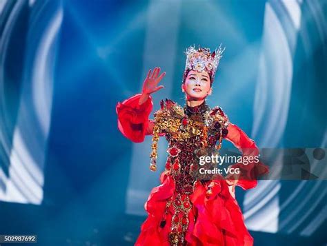 140 Sa Dingding Photos And High Res Pictures Getty Images