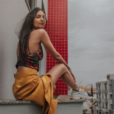 33 Stunning Yellow Skirt Outfit Ideas Ljanestyle