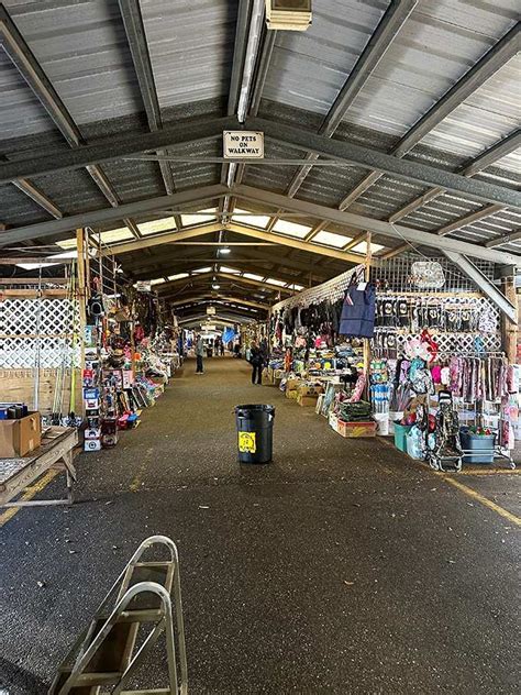 You Could Spend All Day At This Incredible Alabama Flea Market And