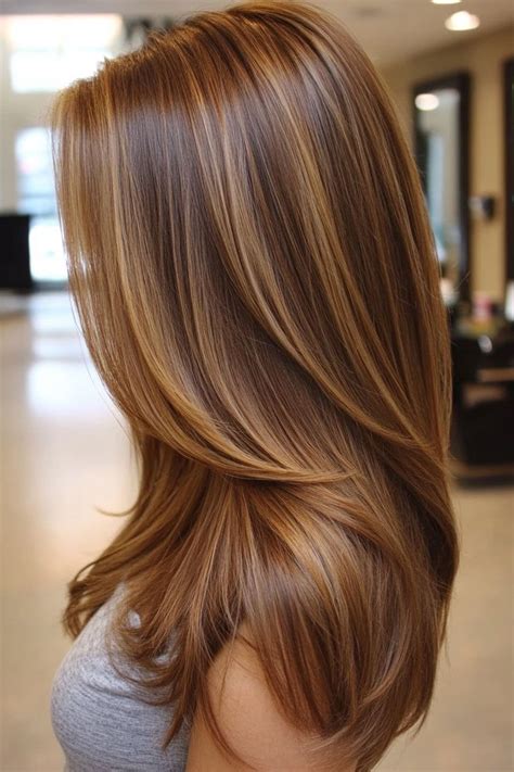 Balayage Caramello A Metà Strada Tra Il Biondo Miele E Il Castano