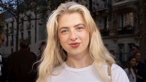 Oasis Noel Gallaghers Daughter Anais Hits Out At Fan Ageism And