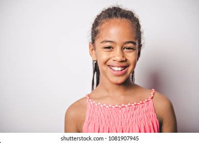 10661 Smiling 9 Year Old Girl Gambar Foto Stok And Vektor Shutterstock