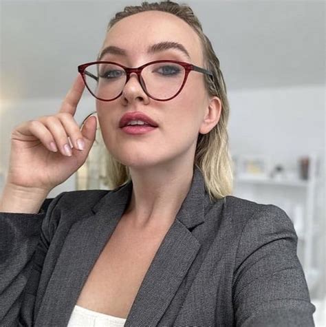 Me Wearing Glasses For The First Time Feel Kinda Cute R Selfie