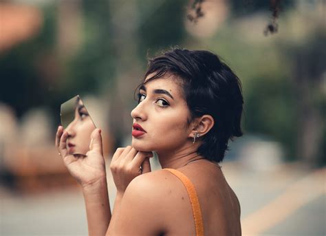 Reaksi Cewek Saat Tahu Pasangan Selingkuh Berdasarkan Zodiaknya