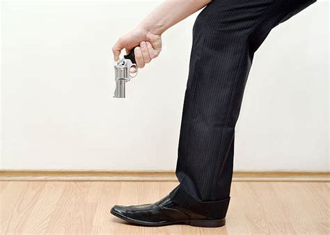 50 Shooting Yourself In The Foot Fotos De Stock Imagens E Fotos