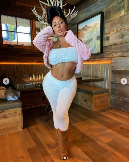 Vidspics Wearing Uggs Boots Page 67 Freeones Forum The Free