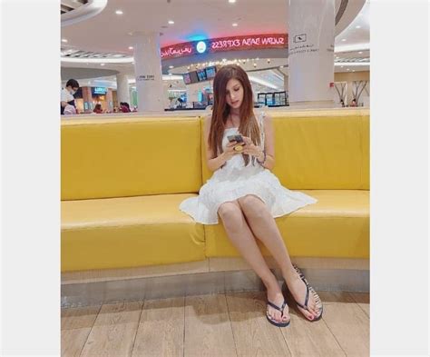 Saeeda Imtiaz Sets Internet On Fire With New Bold Pictures Pakistan