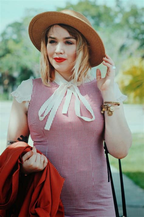 Gift of Gab | Fashion, Vintage fashion, Librarian chic
