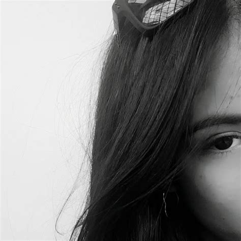 Vayolet Hopp0 04 • Threads Say More