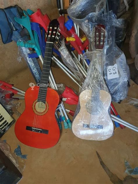 Instruments De Musique Guitare Acoustique Neufs Et Occasions Au Burkina Faso Coinafrique