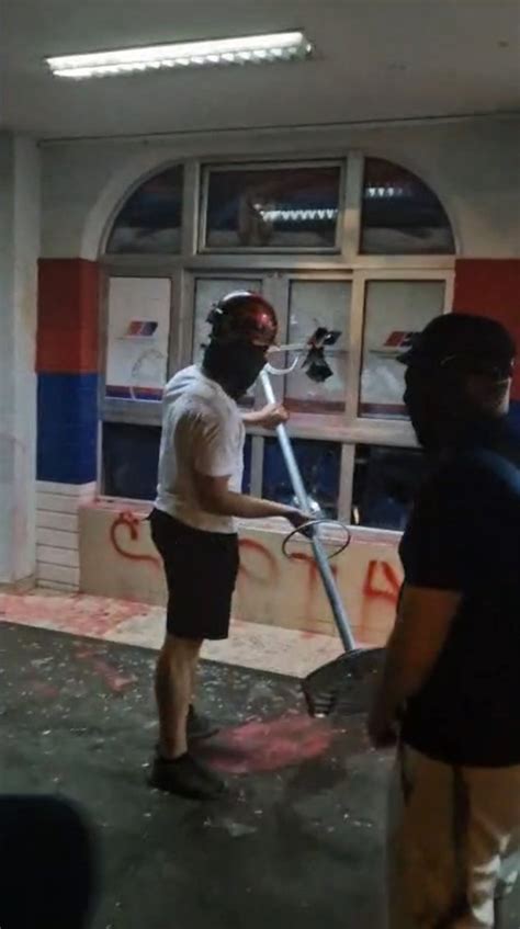 Ovako Je Bogdan Jovičić Razbijao Prostorije Sns U Novom Sadu Informerrs