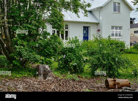 Architectural Details And Lush Garden Scenery In West Kópavogur 50s