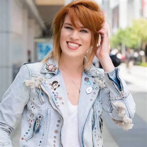 Model Vibes Scrolller