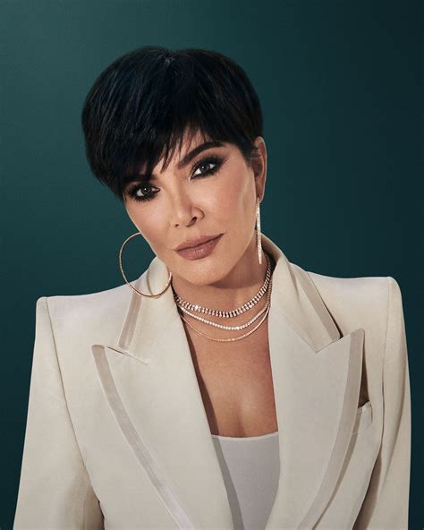 35 Kris Jenner Hairstyles Haircuts And Colors Hood Mwr