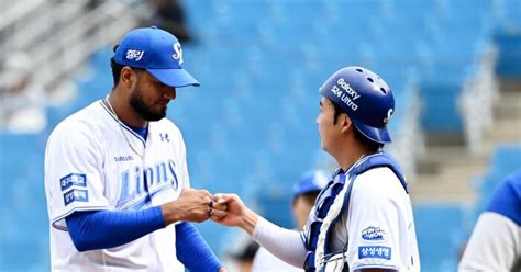 포토 김재성 레예스 멋진 투구였어