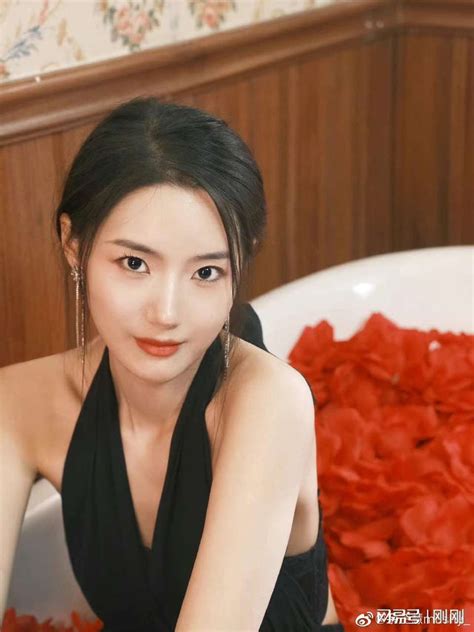 千嬌百媚余芷慧 壹讀