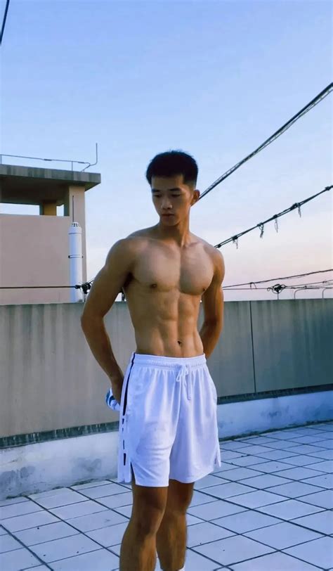 00后黑皮腹肌体育生 哔哩哔哩