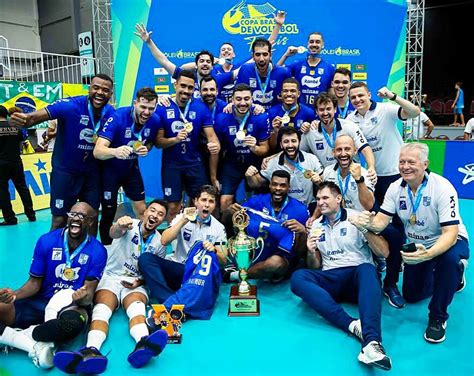 جواد کریمی در برزیل جام گرفت؛ دومین قهرمانی میناس در جام حذفی طرفداری