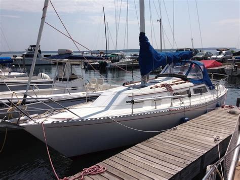 1985 Islander Bahama 30 Sailboat For Sale In Wisconsin