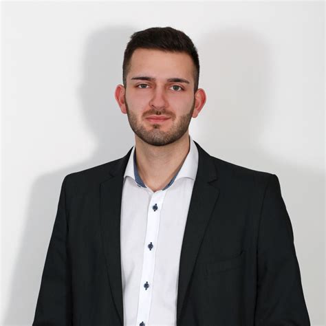 Vicko Dadic Kaufmann Für Versicherungen Und Finanzen Axa Konzern Ag