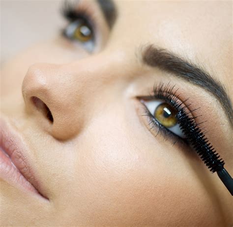Nine Tricks To Make Your Eyes Look Brighter Motivational Trends