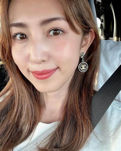 有村実樹さんのインスタグラム写真 有村実樹instagram「💄 先日upした、お泊まりコスメで作ったメイクはこんな感じです。 ⁡ アイブロウとアイシャドウを兼用。 ⁡ 肌は日焼け止め