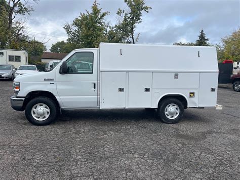 2012 Ford E350 Super Duty Cutaway · Van Cab Chassis 2d