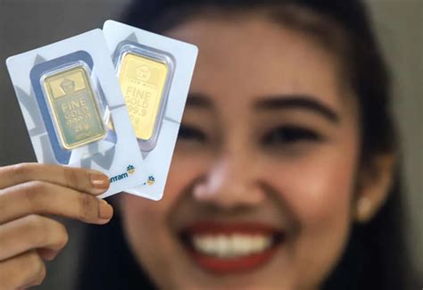 Tabel Harga Emas Antam 13 Desember 2025 Naik 037 Berbagai Ukuran