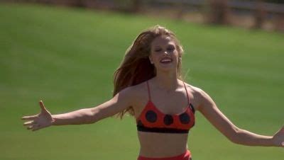9 Hot Sexy Vinessa Shaw Bikini Pics
