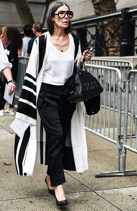 Fashionable Street Style Outfit With Vila White Tee And Sin Black Pants