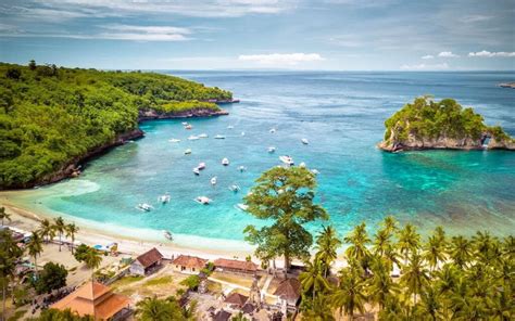 Crystal Bay Nusa Penida Crystal Clear Water And A Beautiful Beach