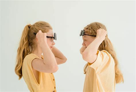 21 Identical Twins Reveal The Most Memorable Times They Switched Places