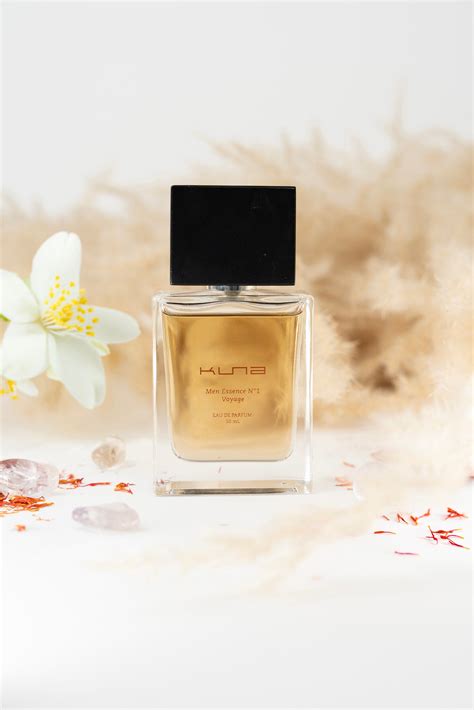 Perfume Essence N°1 De Hombre Voyage Kuna Perú