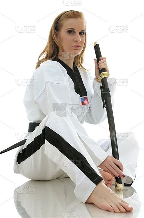 手持剑的女子跆拳道运动员图片健身图片素材 花瓣网