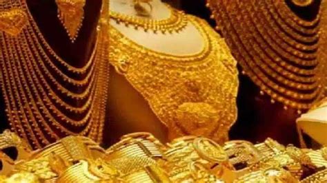 Gold Prices Surge Again In Pakistan One Tola Crosses Rs 409000 Mark