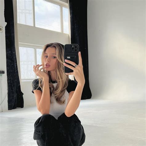 Арина — горячая девушка рэпера Lovv66, которая вдохновляет его на ...