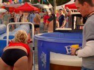Naked Julia Levy Boeken In Road Trip Beer Pong