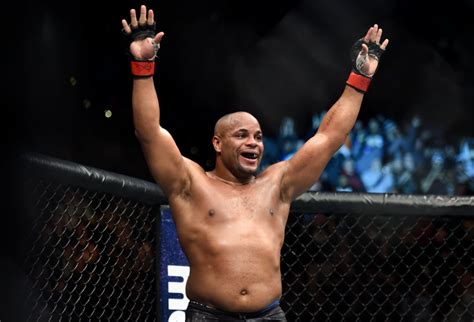 Daniel Cormier Successfully Defends Ufc Light Heavyweight Title At Ufc 220 Pistols Firing