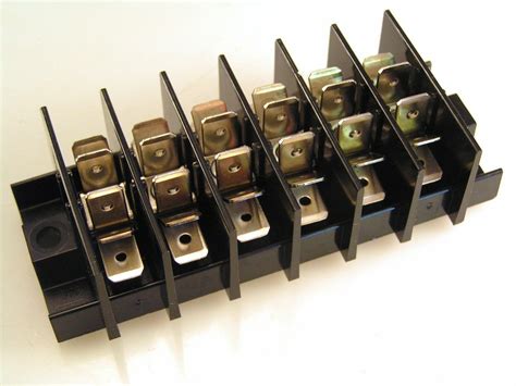 Terminal Block 6 Barriered Poles 6 Tabs Per Pole 25a 400v Om0444 Ebay